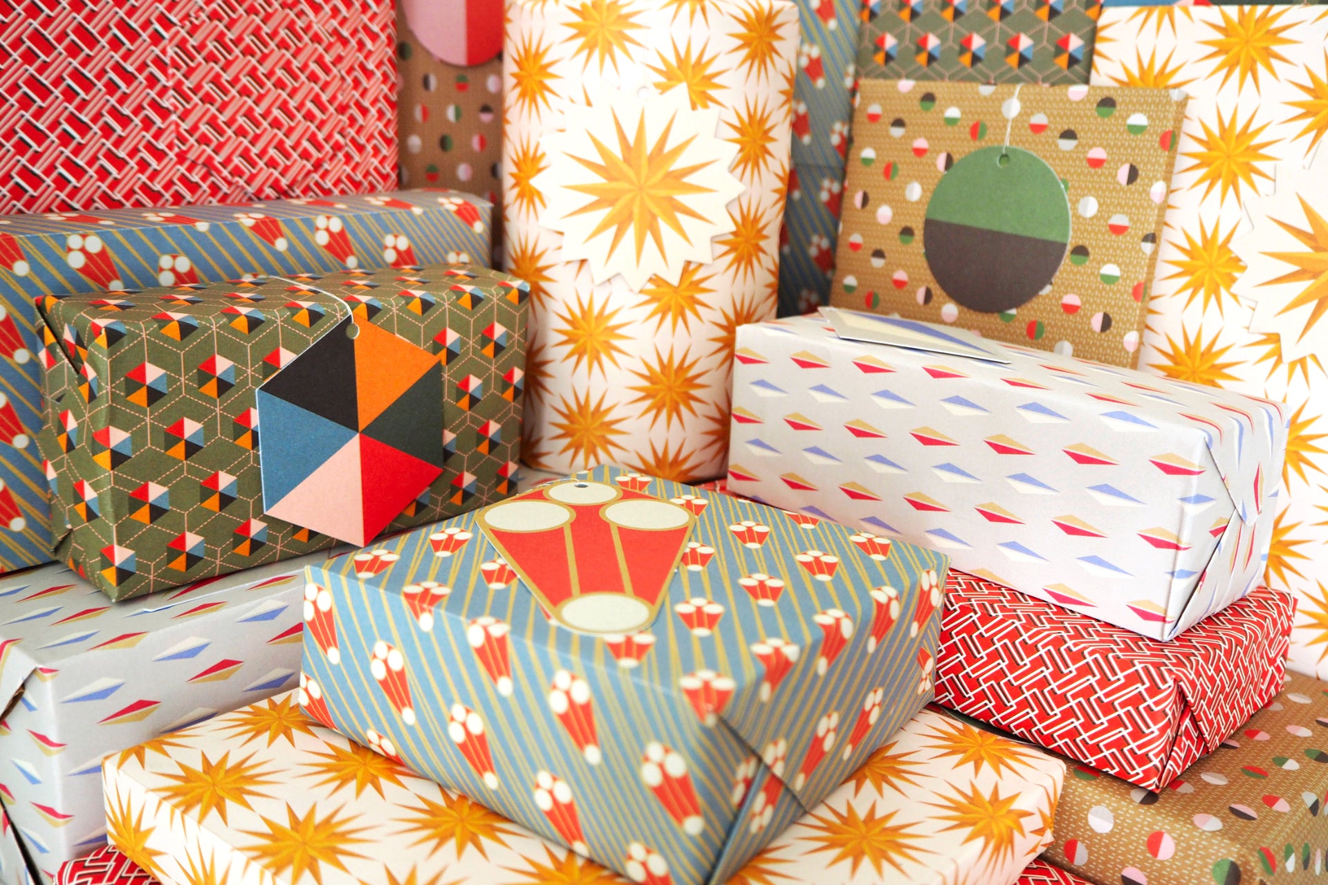 Recyclable Gift Wrapping Paper Folded (6) Sheets and Tags Geometric Vi ...